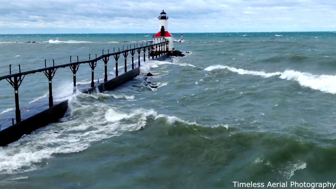 Part 1 Lake Michigan Lighthouse During Gale Force Winds Done Footage 4K ...