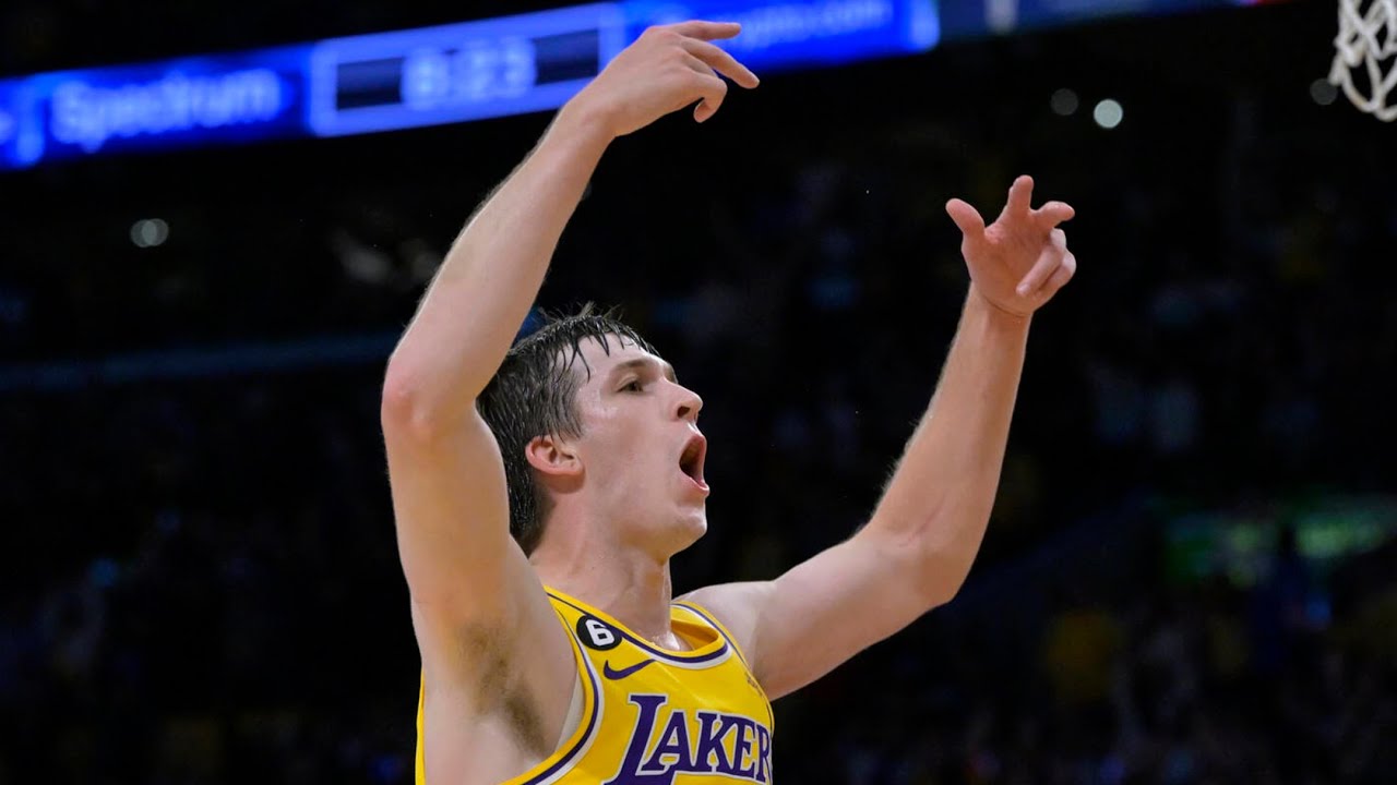 Austin Reaves knocks down the tough and one over Steph Curry 😤 - YouTube