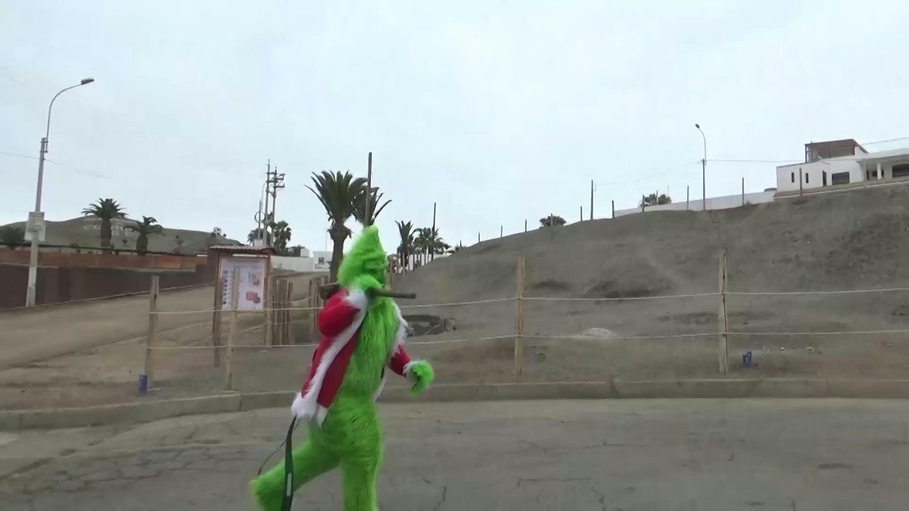 'The Grinch' helps Peruvian police in drug raid | AFP - YouTube