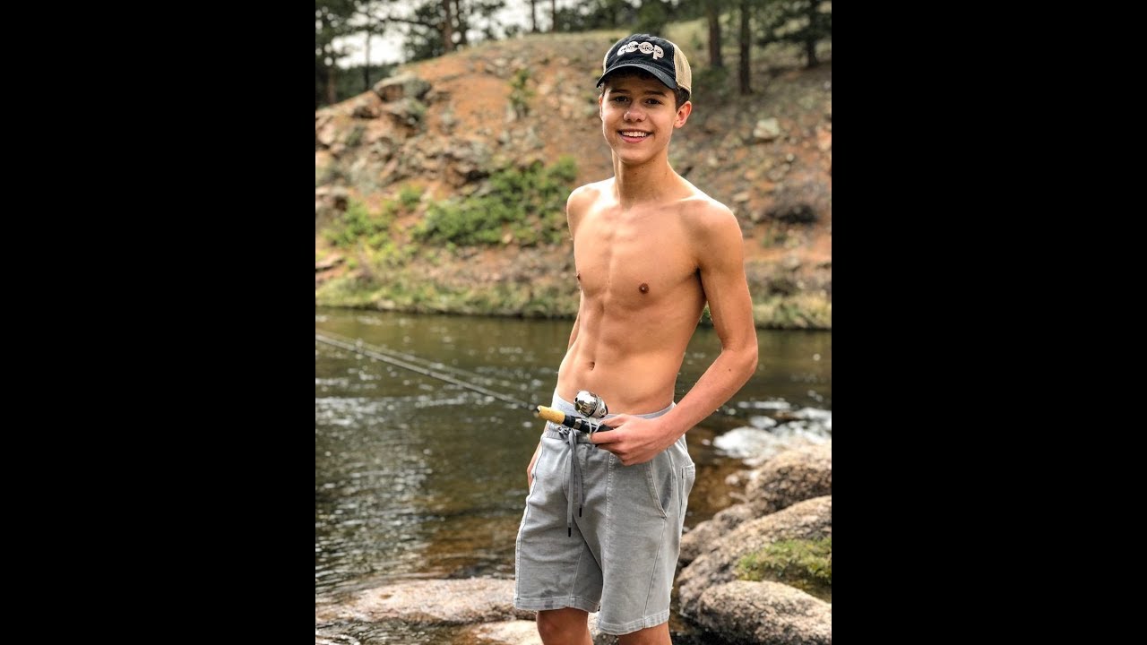 Case Walker (shirtless) / 25 May 2019 - YouTube