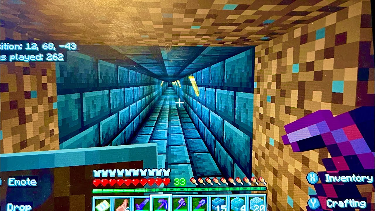 Building an underwater vault starting the hallway pt2 - YouTube