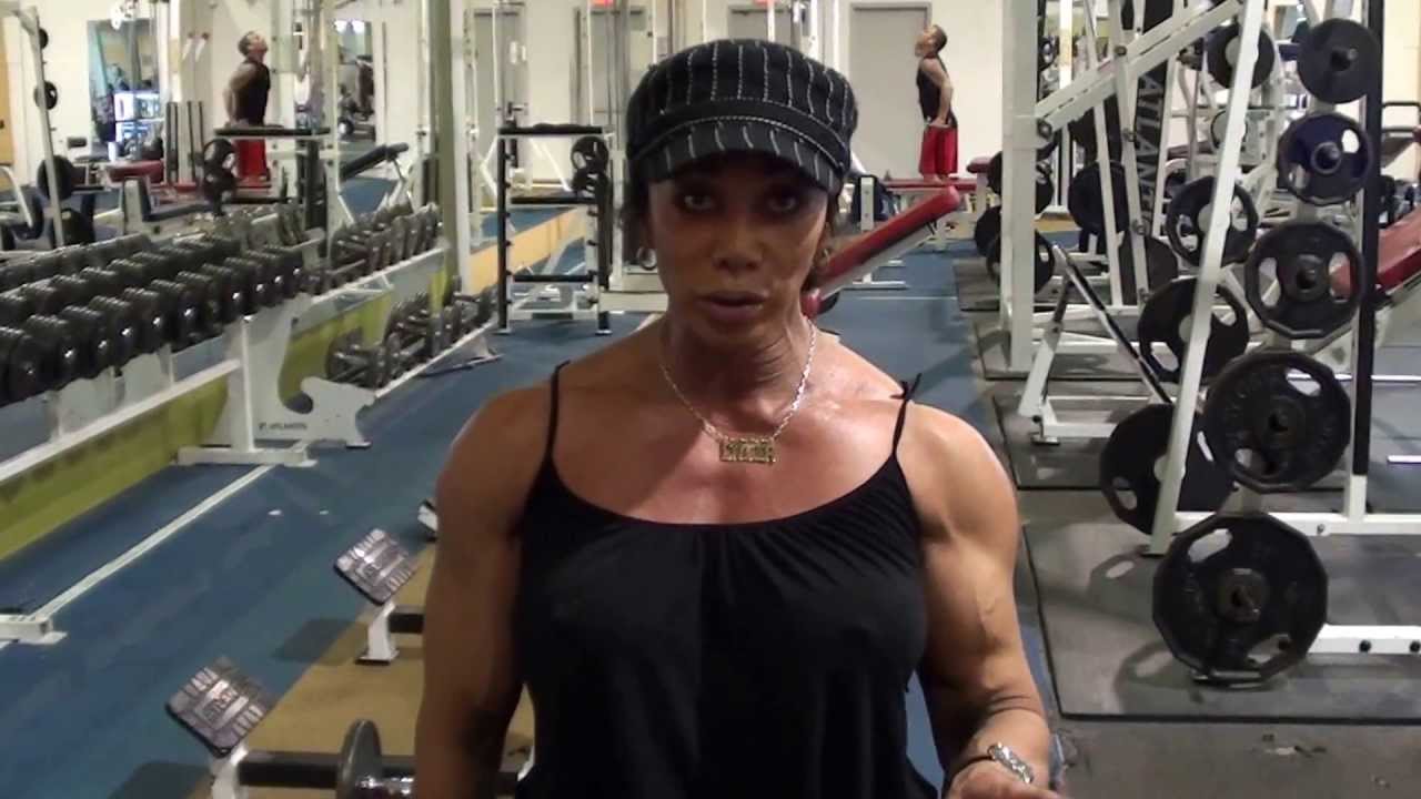Latia's One Arm Dumbbell Rows for Back Pro Gym Training - YouTube