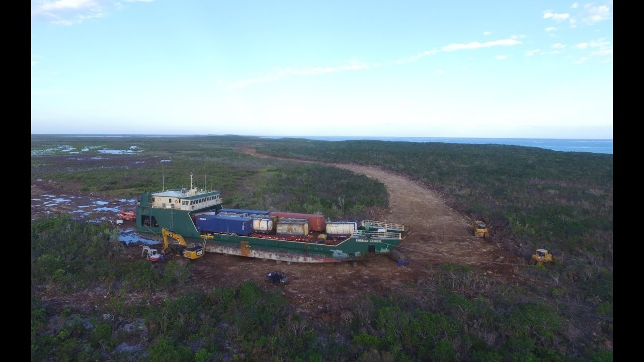 Re-floating of the Emerald Express in the Bahamas in 2015 - YouTube