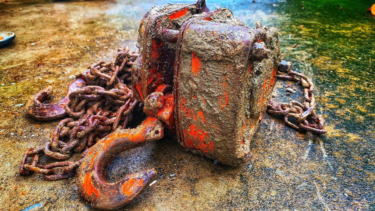 Restoration Chain Hoist old - Restore tools Lifting Rusty - YouTube