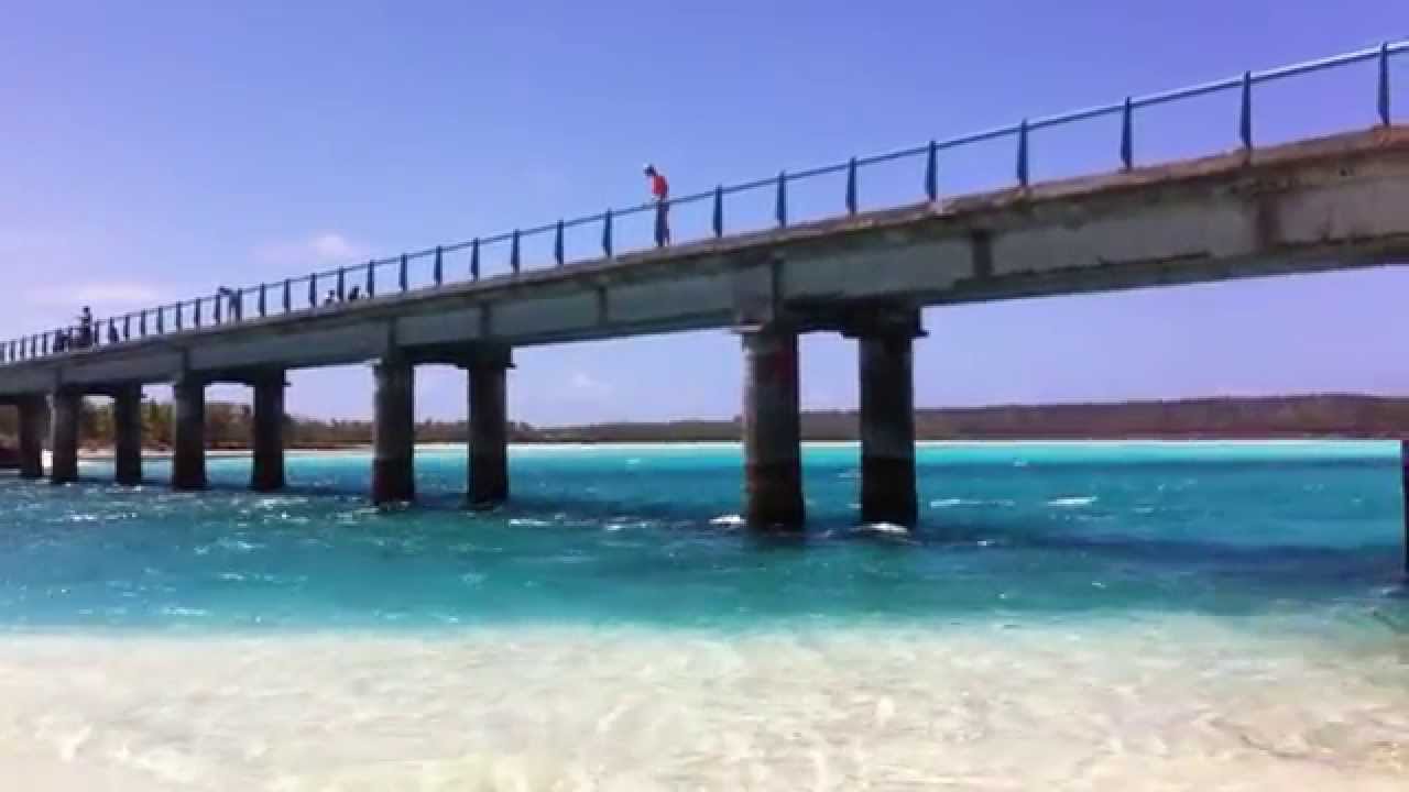 Saut Pont de Mouli à Ouvéa des îles Loyauté Nouvelle Calédonie - YouTube