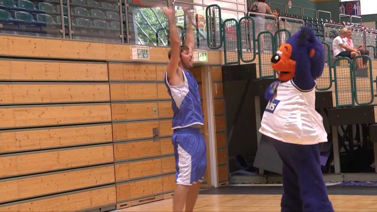 Unsere Maskottchen macht sich fit für die Saison - YouTube