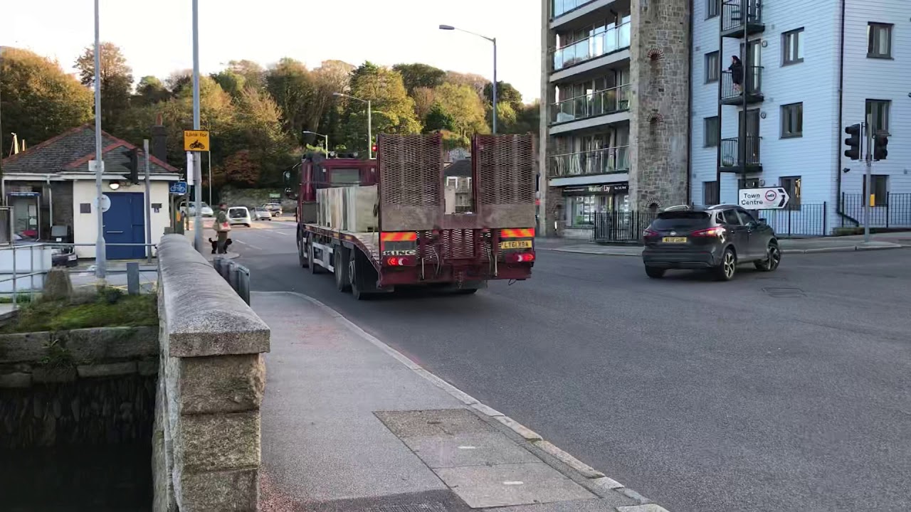 DAF Lorry In Penryn Cornwall - YouTube