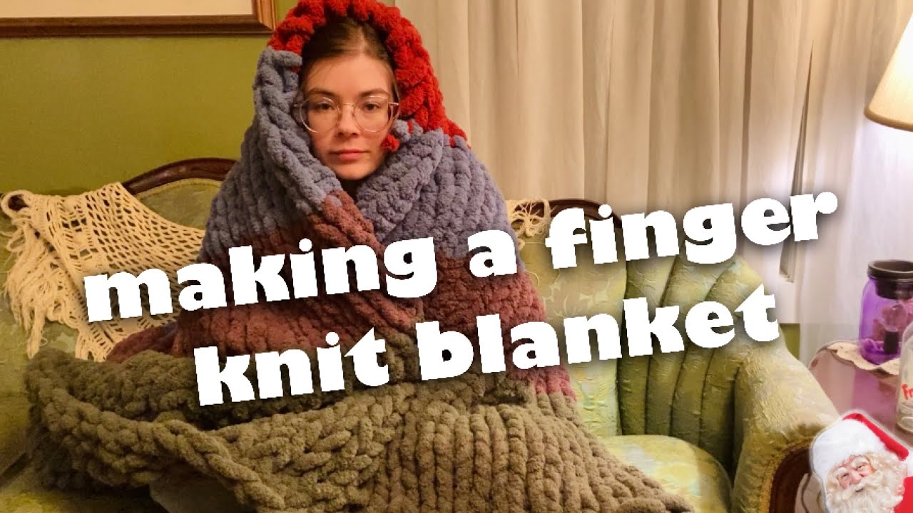 Making a finger knit blanket (super easy, beginner friendly) - YouTube