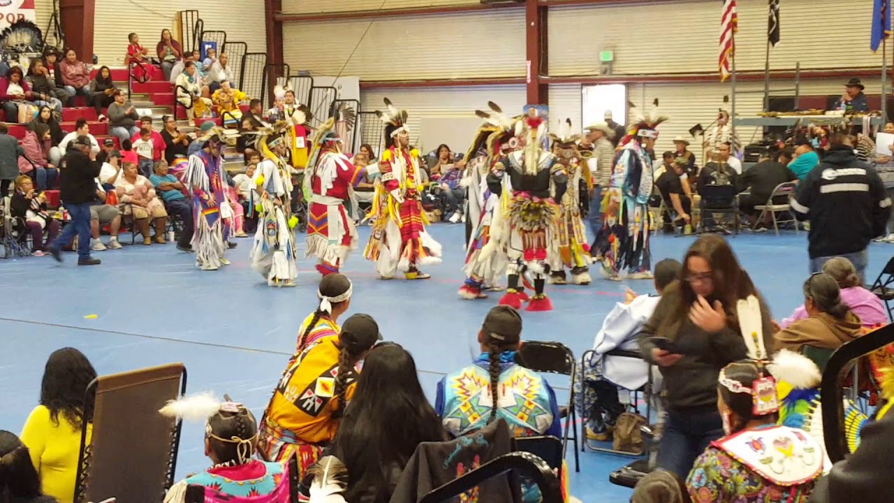 Men's grass 2018 Elko band powwow - YouTube