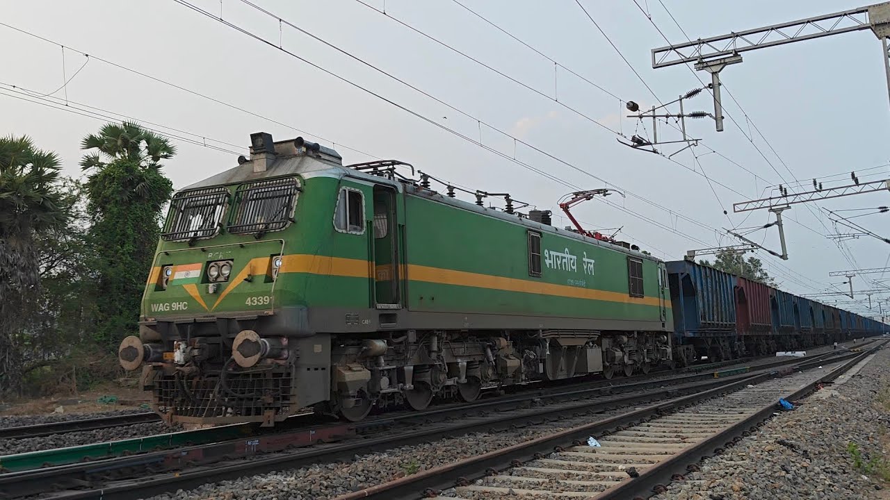 Bgkt wag 9 with bobrn freight meets wag 9 with loaded boxnhl freight ...