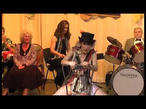 Alexia Carr sings "Mein Herr" in Berlin - YouTube