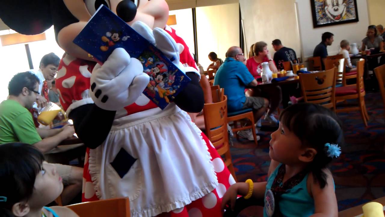 Minnie mouse at Breakfast - YouTube