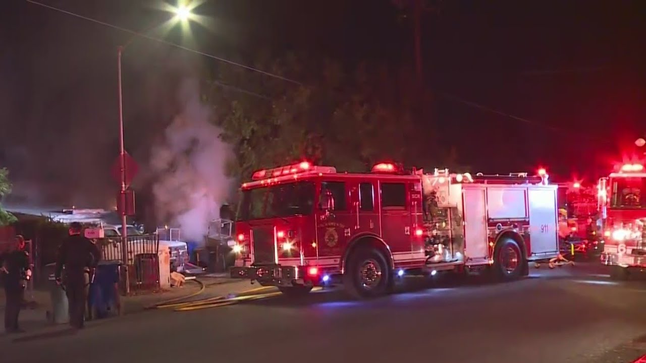 A house fire in South Sacramento leaves 1 dead victim - YouTube