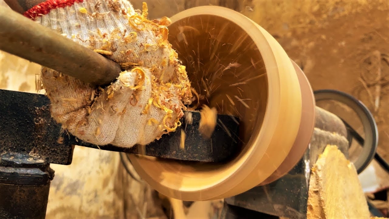 Interesting Wood Lathe // Carpenter's Art - Small But Very Delicate ...