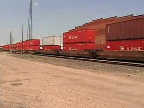 UP 7672 West - YouTube