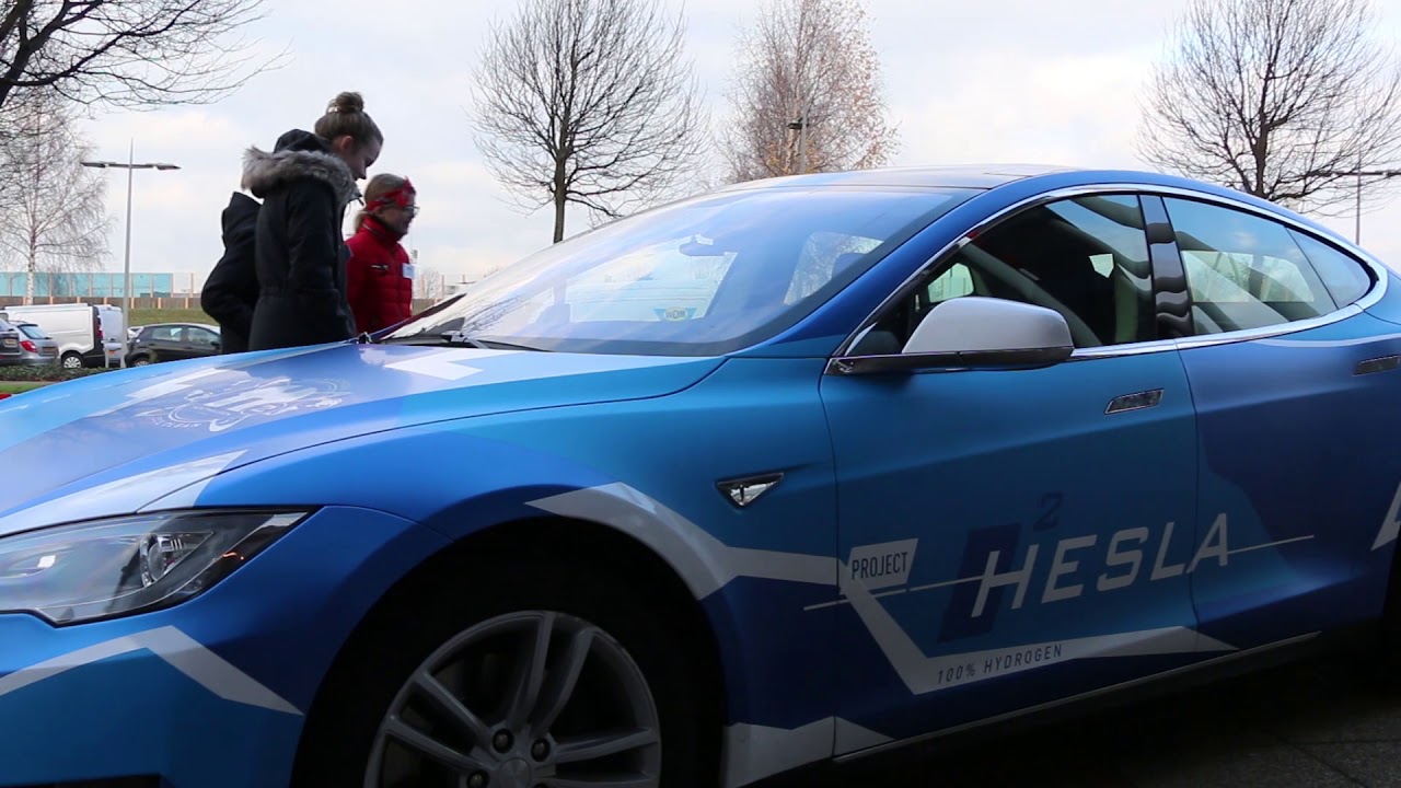 Hesla-maker in Heerenveen: 'Elon, ga het zelf eens doen' - YouTube