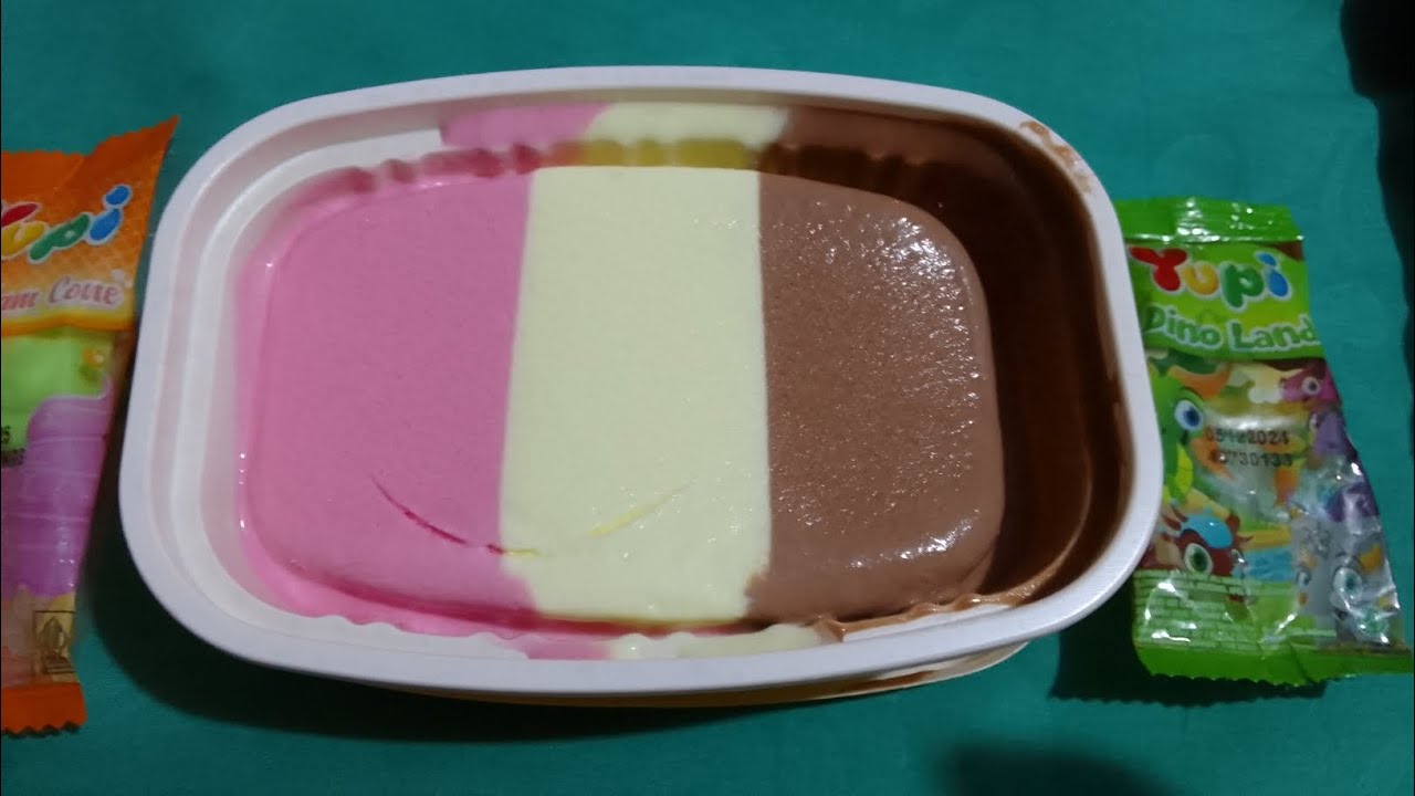Makan Es Krim Tiga Rasa,es krim rasa coklat,es krim rasa vanila dan es ...