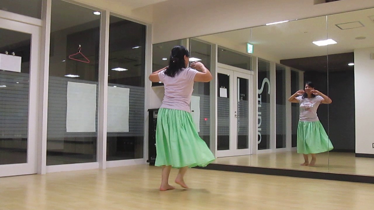 Rose' Hula - Tiny Bubbles - YouTube