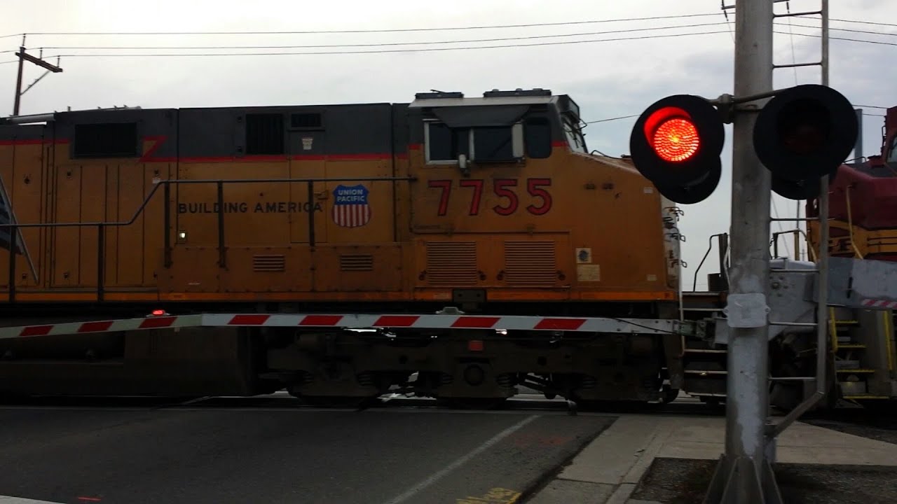 BNSF 5652 Manifest With Union Pacific Passing Meadowview Road Railroad ...