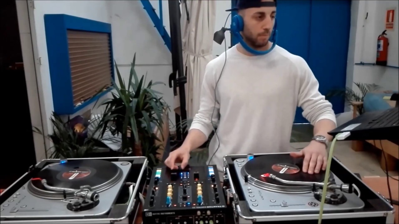 DJ BUHO @ Routine's practice Thre3style - YouTube