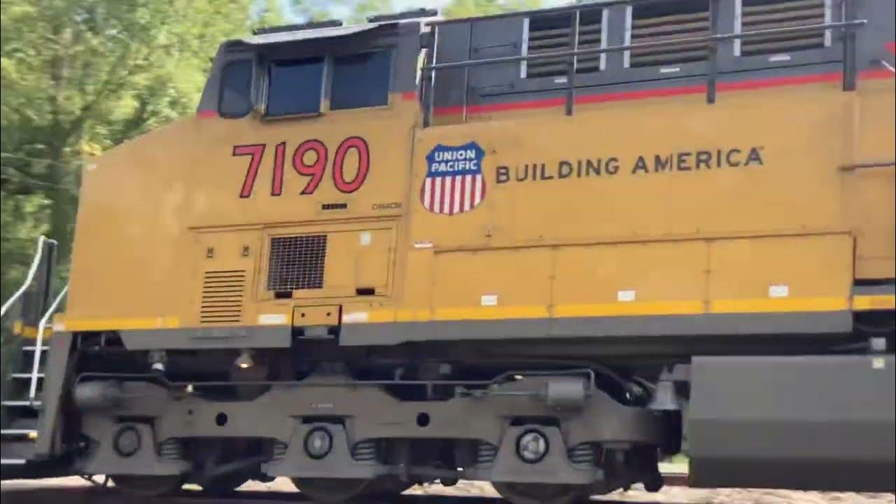 Up 7190 and Ns 8039 lead a up manifest with 2 dpu’s - YouTube