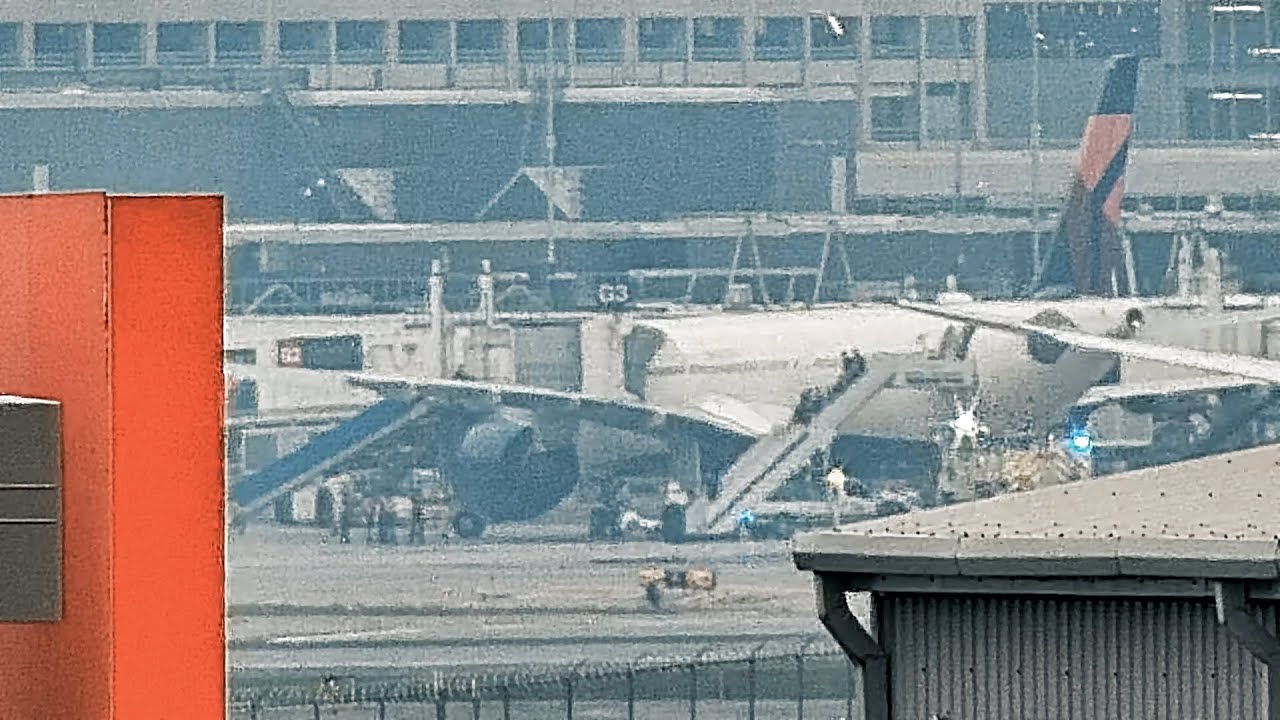 Delta Flight 56 DL56 Emergency Landing MSP 7 30 2025 - YouTube