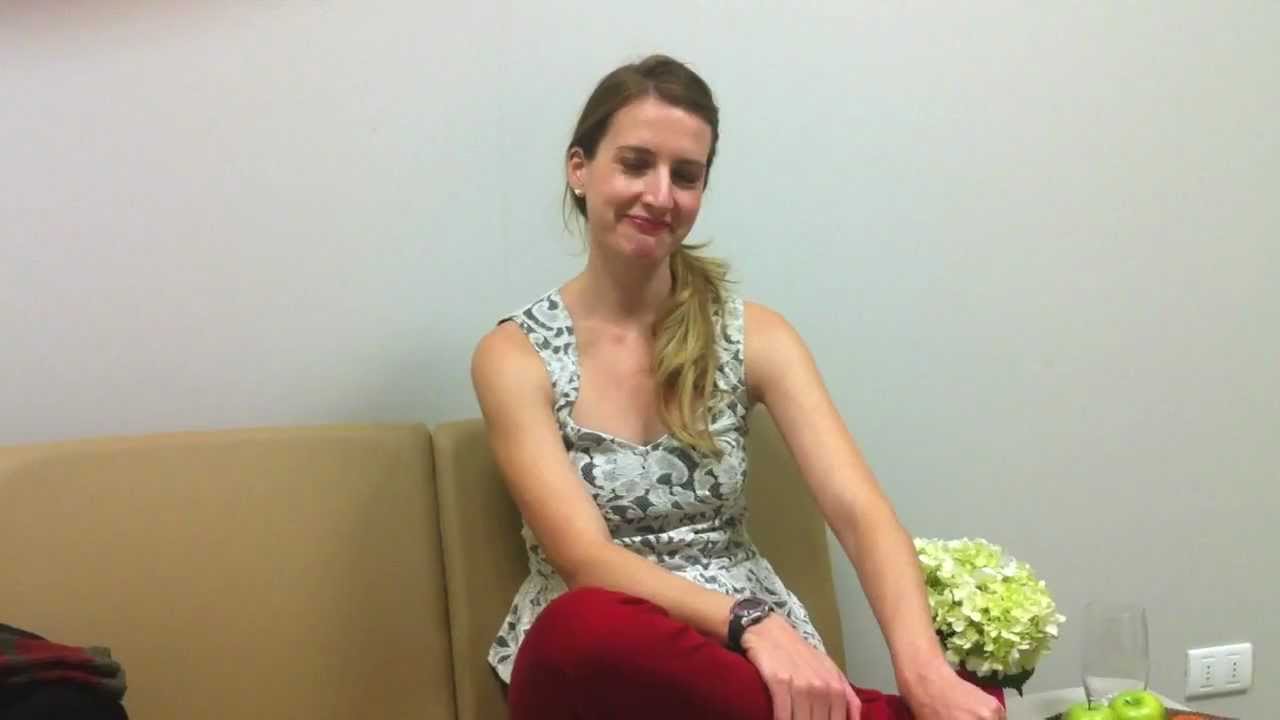 Entrevista a la arpista británica Ruth Bennett - YouTube