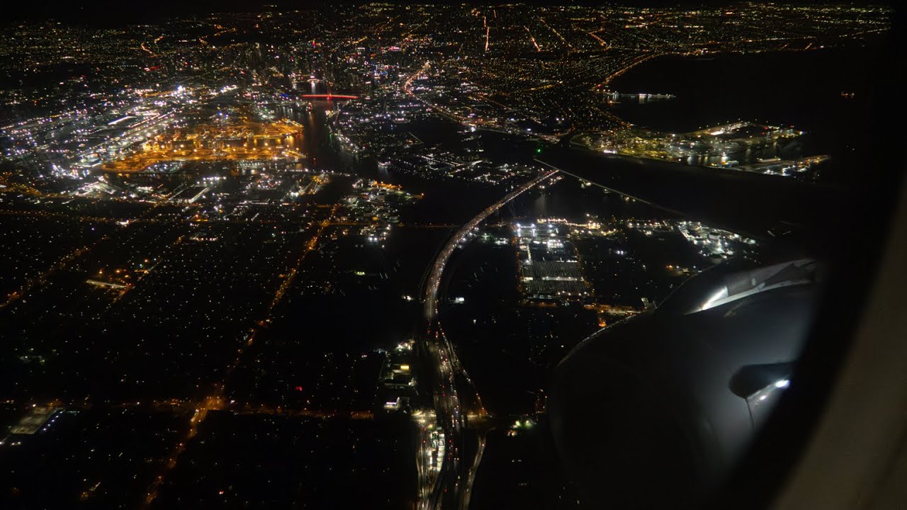 CITY VIEW | Jetstar A320-232 Night Approach and Landing at Melbourne ...