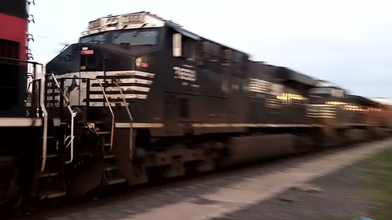 UN COSIST MUY RARO, 2 NS (7658 Y 4390) EN UN AUTOMOTRIZ, la Ferromex 4675 liderando, y ...