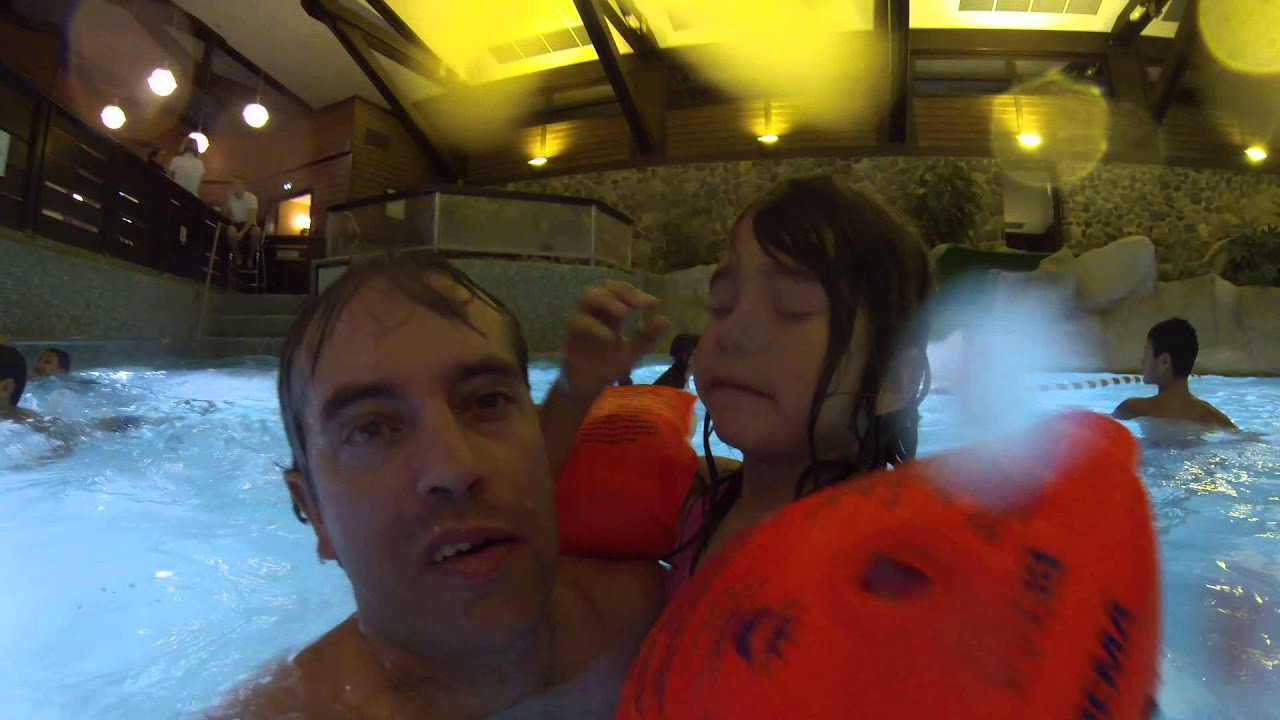 Sequoia Lodge Hotel (Disneyland Paris) - slide on swimming pool 🇫🇷 🏊 ...