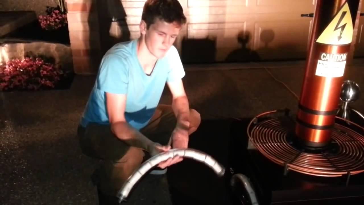 Lightning Machine built by high school student - YouTube