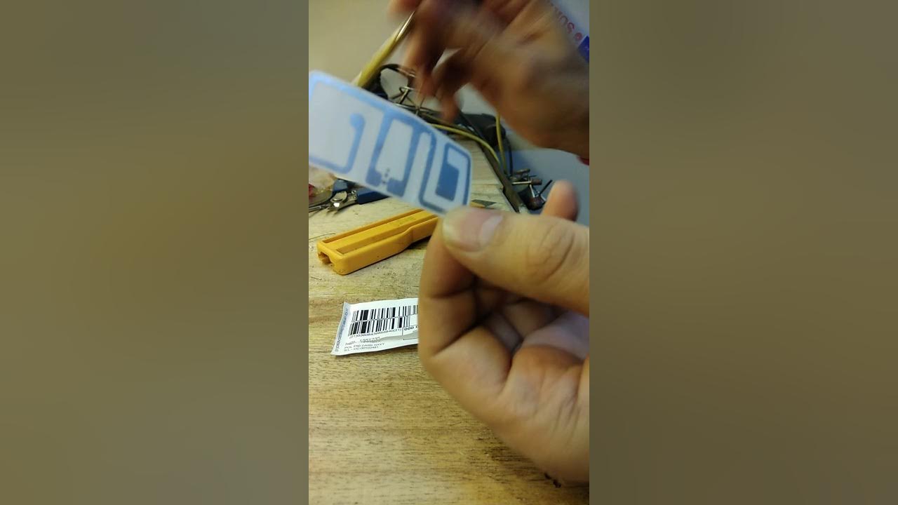 RFID TAGS, HOW RFID WORKS? RFID USES - YouTube