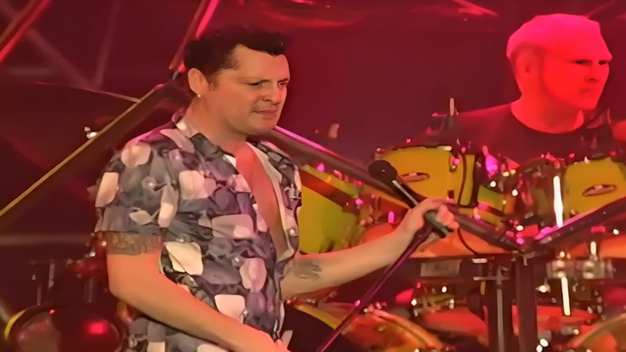 Golden Earring - Radar Love -Live (HD) Amazing performance! (1999 ...