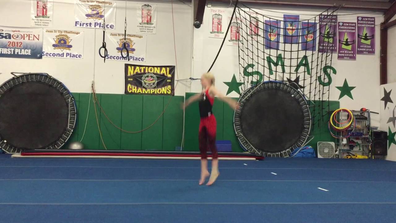 Split jump 90 degrees - YouTube