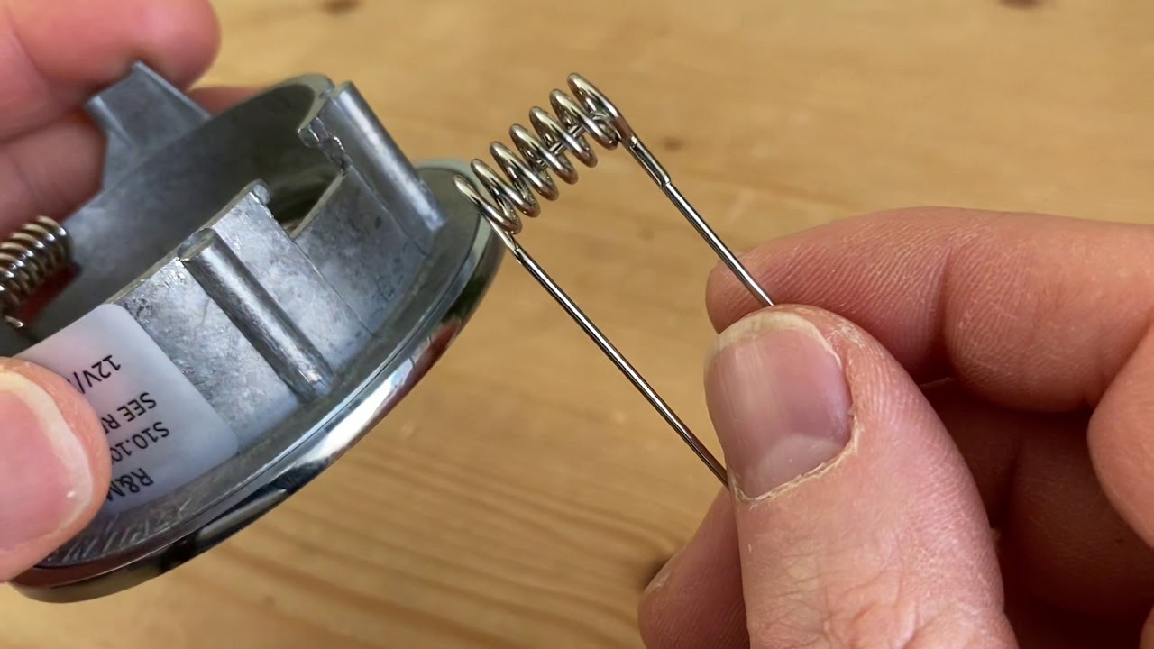 Klemveer op inbouwspot monteren. - YouTube