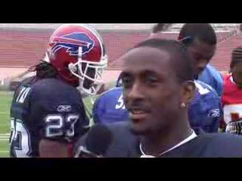 Topps 2007 NFL Rookie Photo Shoot with Garrett Wolfe - YouTube