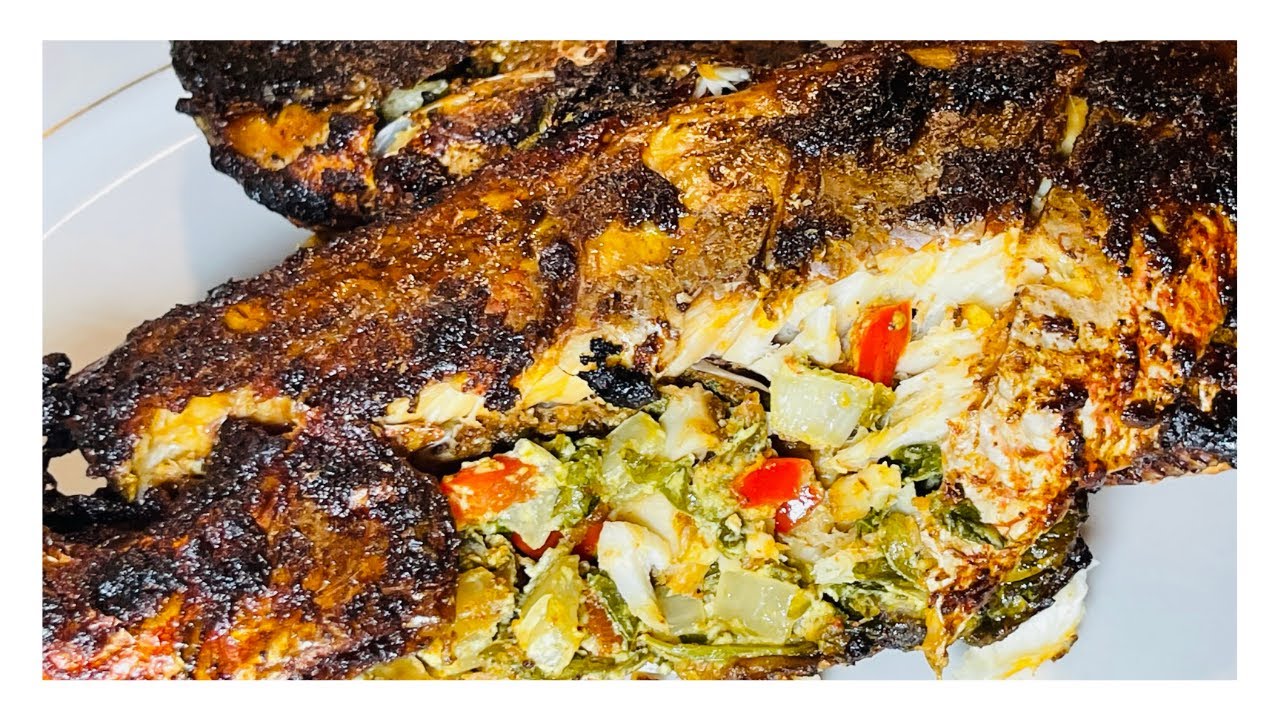 Stuffed roasted red snapper with spinach and red peppers ️........ 🌶🥬🦈🐬 ...