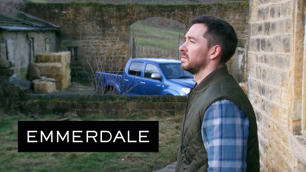 Emmerdale - Pete Decides To Move To Liverpool - YouTube