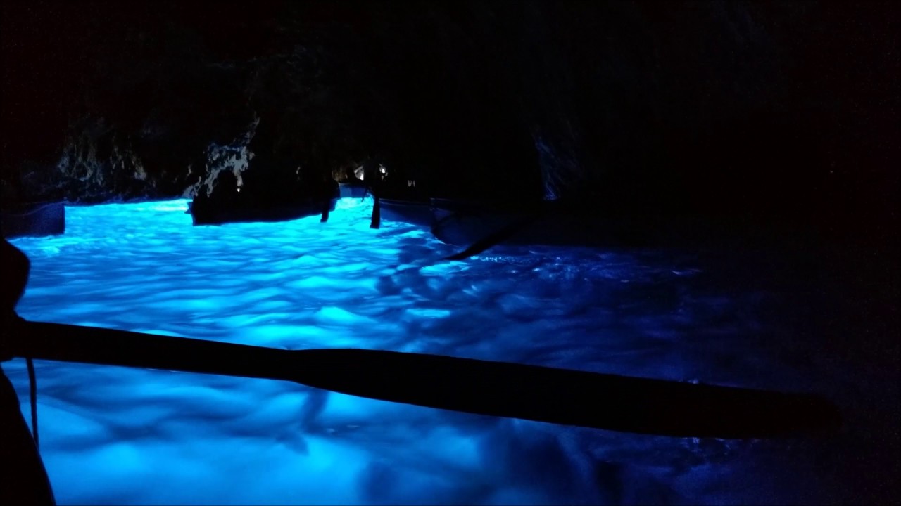 Grotta Azzurra (Blue Grotto) - Capri | Blue Grotto, Italy | Under water ...