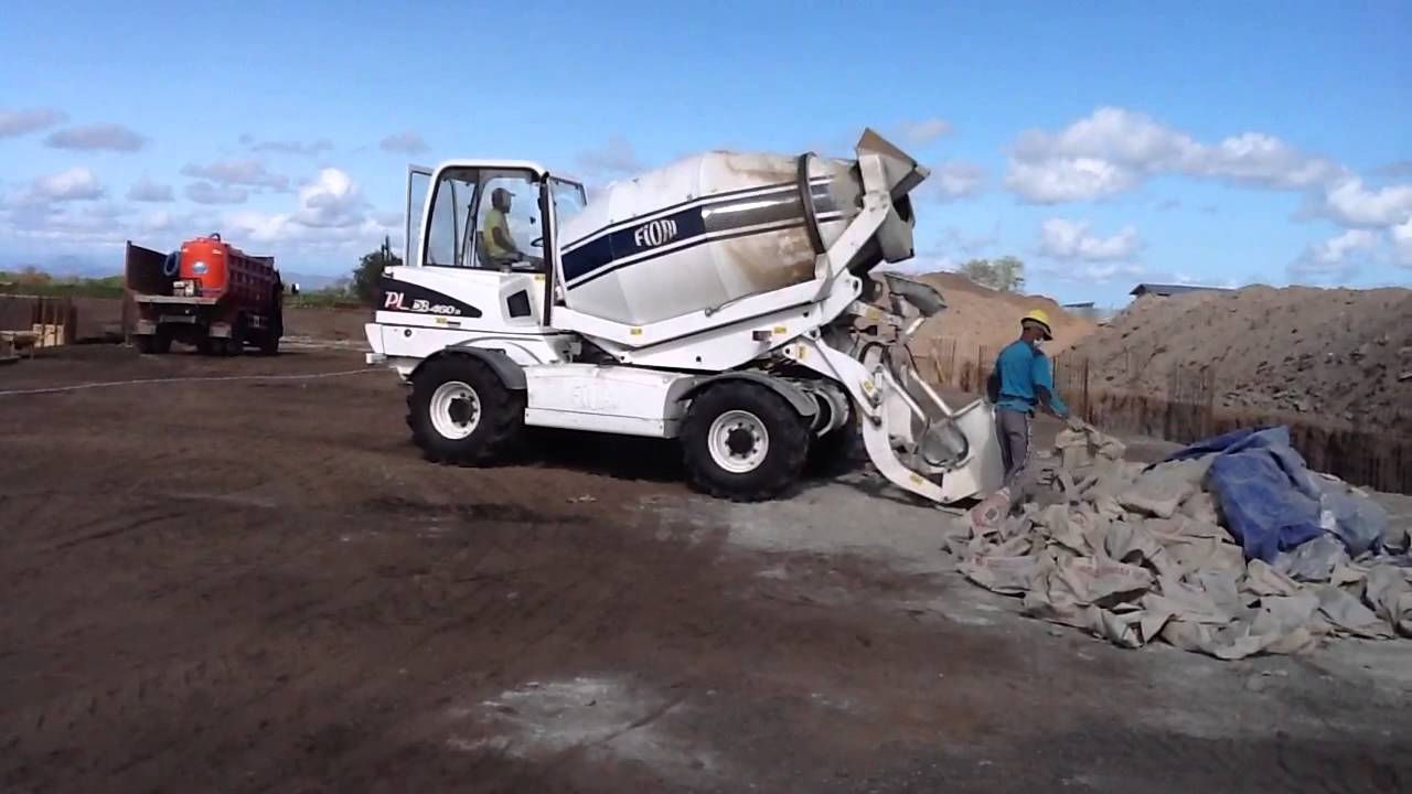 Self loading concrete mixer Fiori DB460B @ Dompu Sugar Plan - YouTube