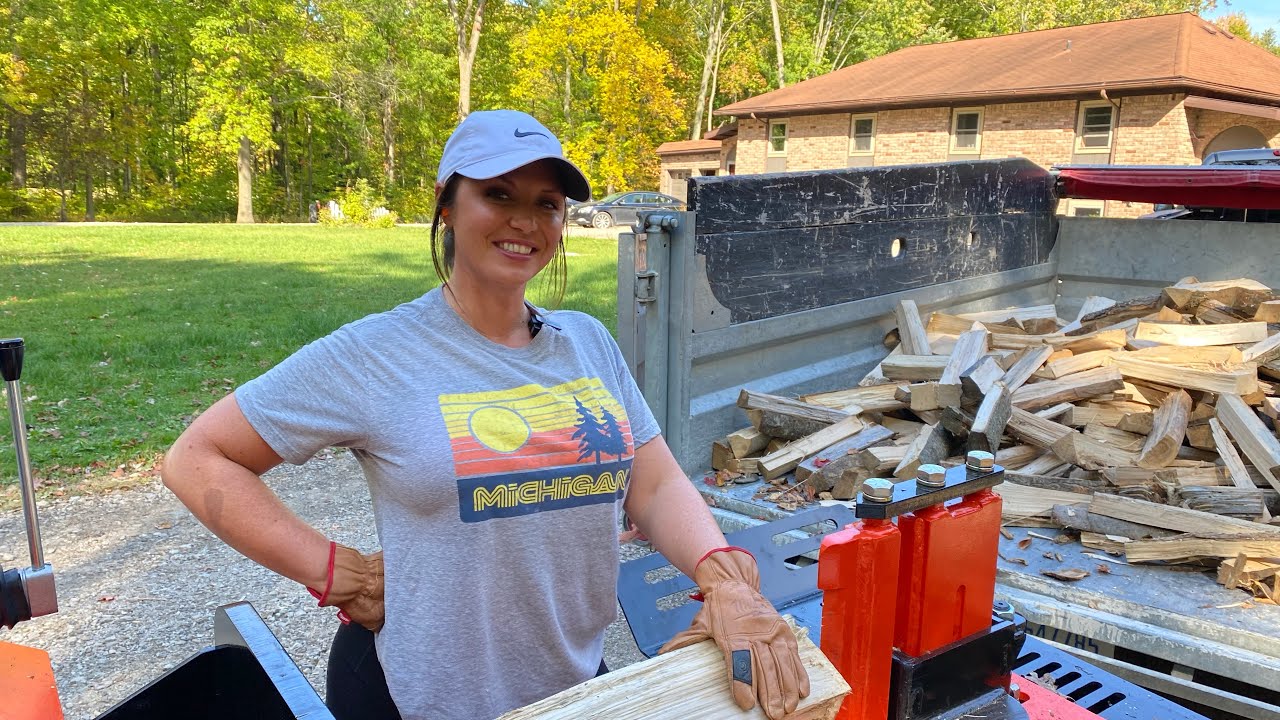 All Wood Muscle Wood Logsplitter First Splits! #86 - YouTube