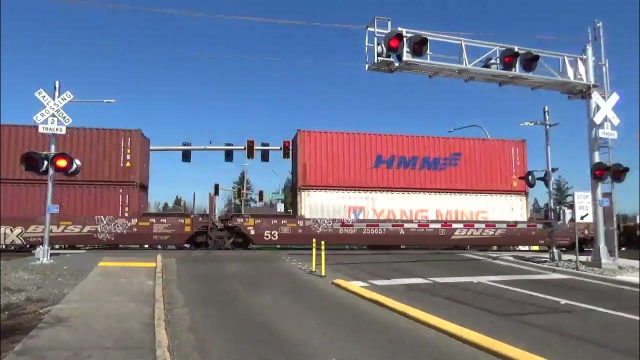 (Northbound) BNSF Intermodal / Autorack Train passes through the 7TH Street NW Railroad Crossing ...