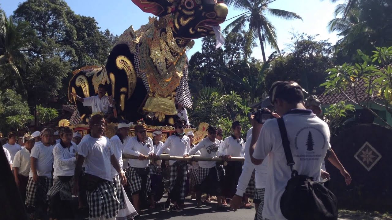 Bali Funeral Ceremony 1 - YouTube