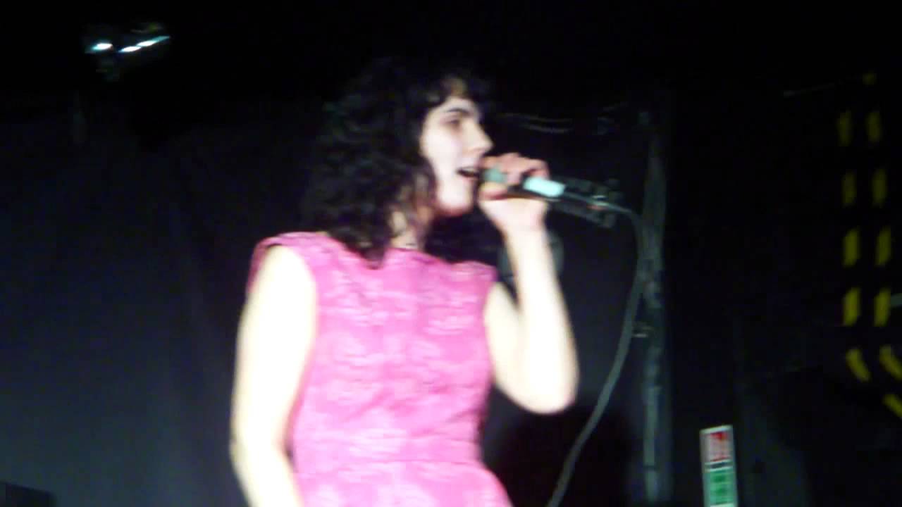 Jane Kidder with technical problem at The Shed, Leicester, 1st February ...