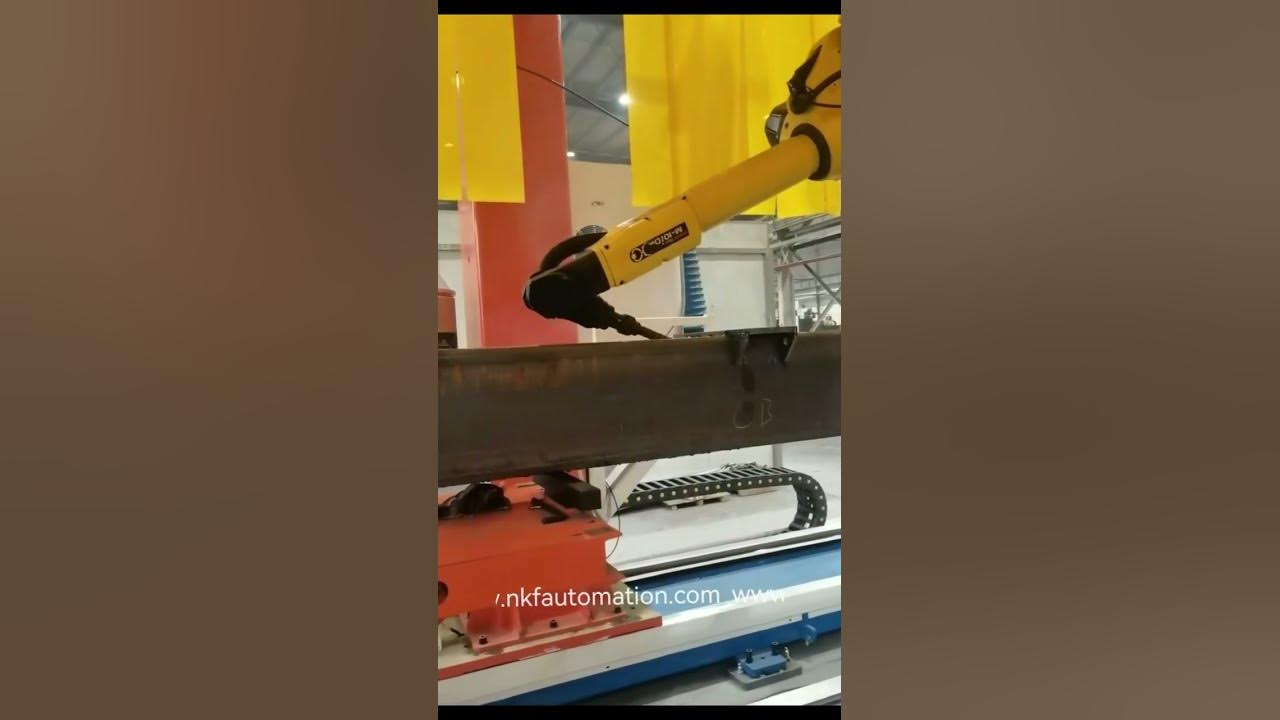 Case demonstration of #Fanuc #robot welding,which equipped with our linear track and positioner ...