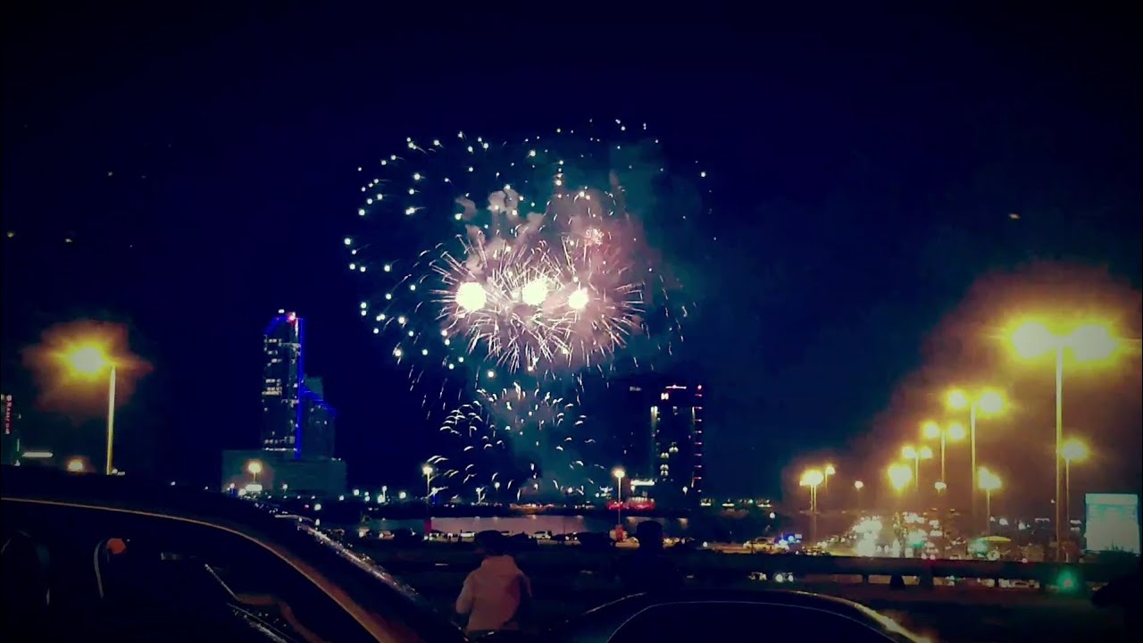 New year 2k23 fireworks in bahrain🇧🇭 - YouTube