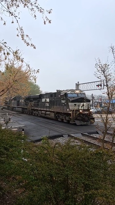 High Speed TRIO "flew thru X-ings" HUGE DEEP LONG HORN BLAST! Norfolk Southern #7597 - #24x ...