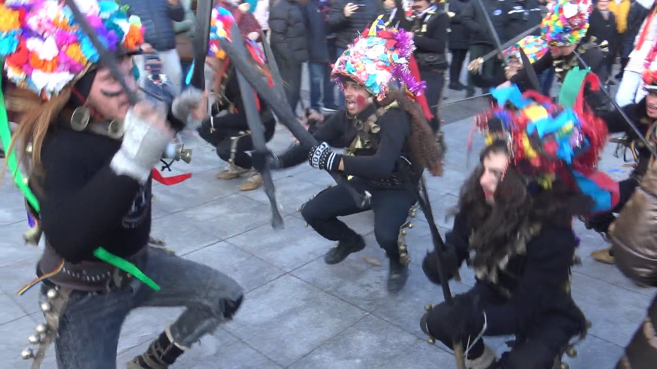 Capra de la Pungesti - Datini si obiceiuri de iarna Vaslui 2022 - YouTube