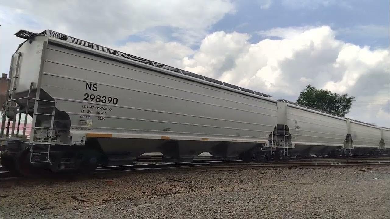 NS 50R With an AC44C6M Leader. - YouTube