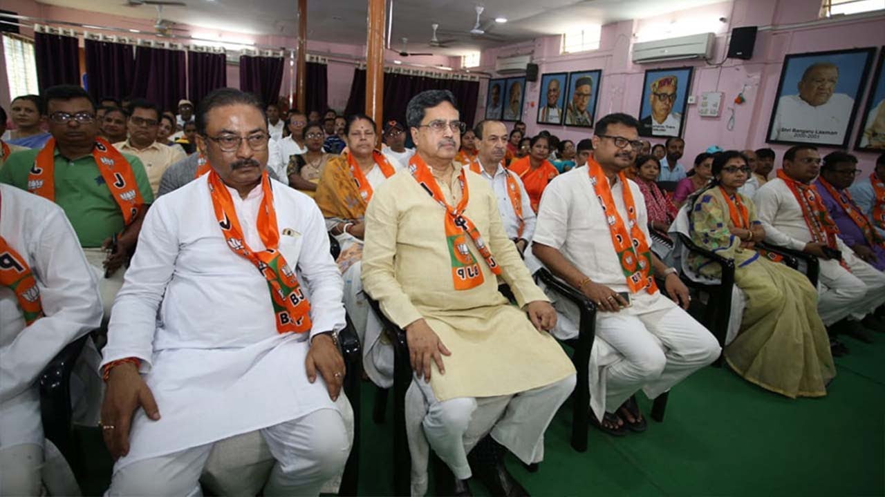 70th death Anniversary of Dr. Shyamaprasad Mukherjee celebrated by BJP ...